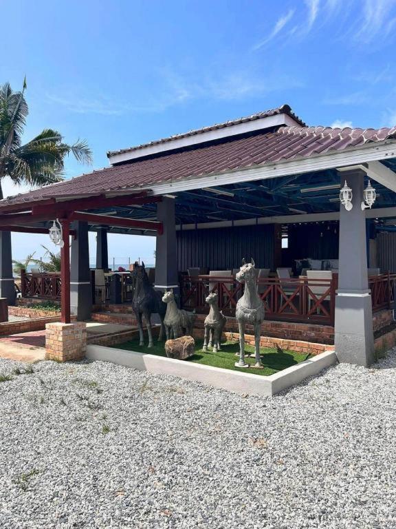 OYO 90818 Cemara Puri Resort & Spa, Kampong Pantai Batu Hitam (updated ...