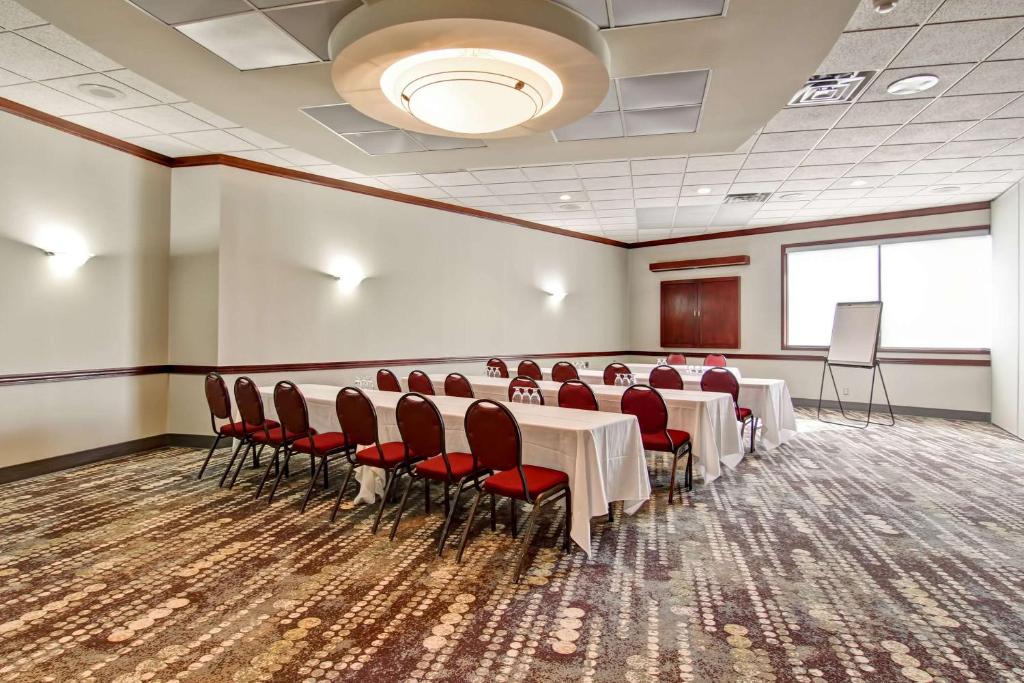 Radisson Hotel & Conference Centre Edmonton, Edmonton (updated prices 2025)