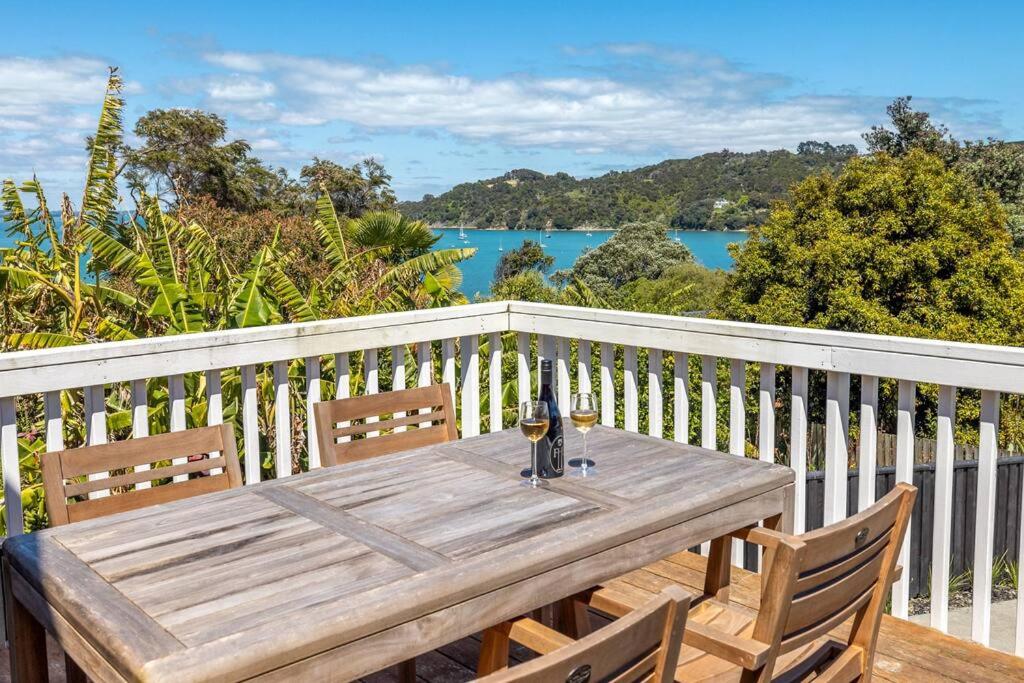 MAKORA LOOKOUT - Coast and Country, Waiheke Island (precios ...