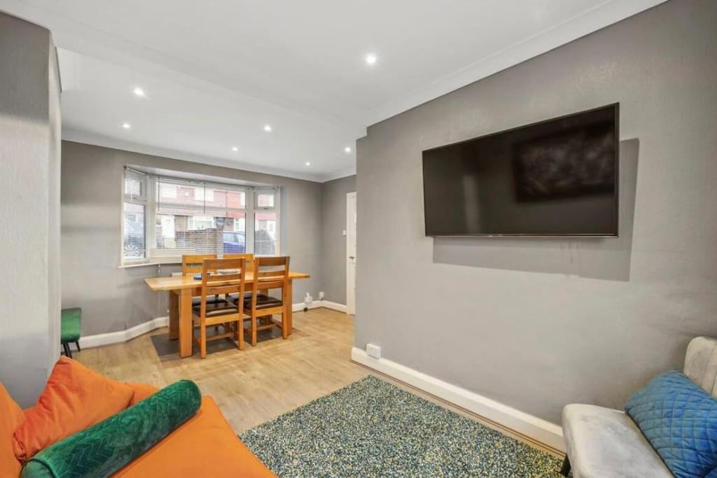 Rochester Castle Modern House with Free parking, Strood (tarifs ...