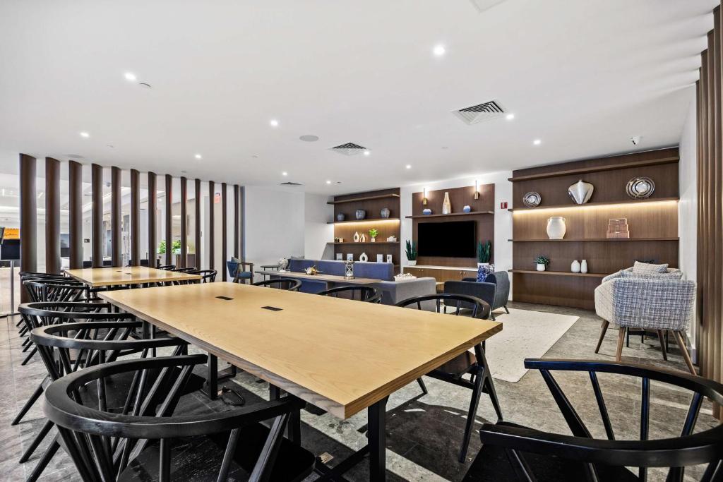 DoubleTree by Hilton New York JFK Airport, Queens (updated prices 2025)