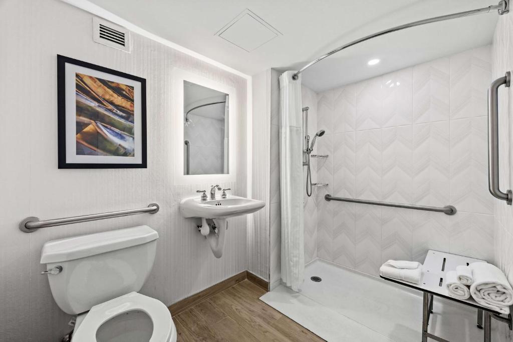 DoubleTree by Hilton New York JFK Airport, Queens (updated prices 2025)