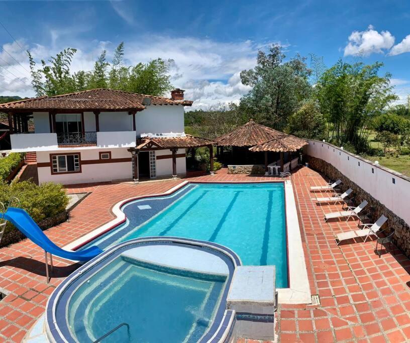 Finca Guatapé Piscina jacuzzi climatizado, Medellín (updated prices 2024)