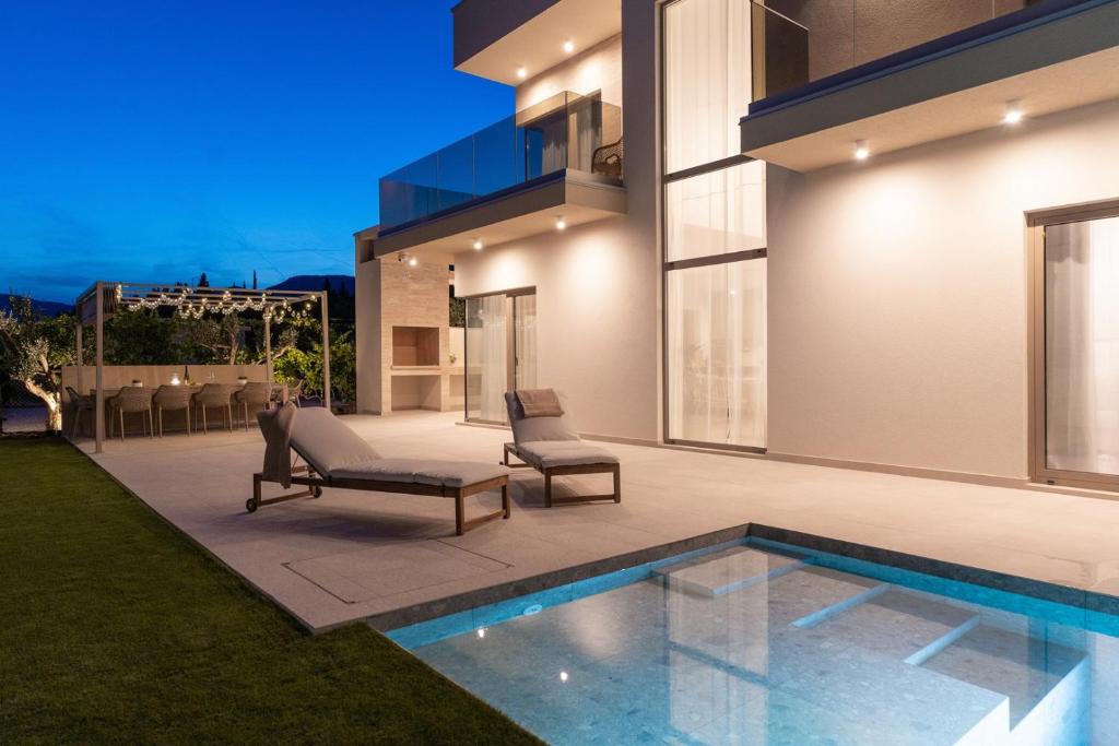 Villa Veluri with 4 bedrooms and heated pool, Kaštela (updated prices 2026)