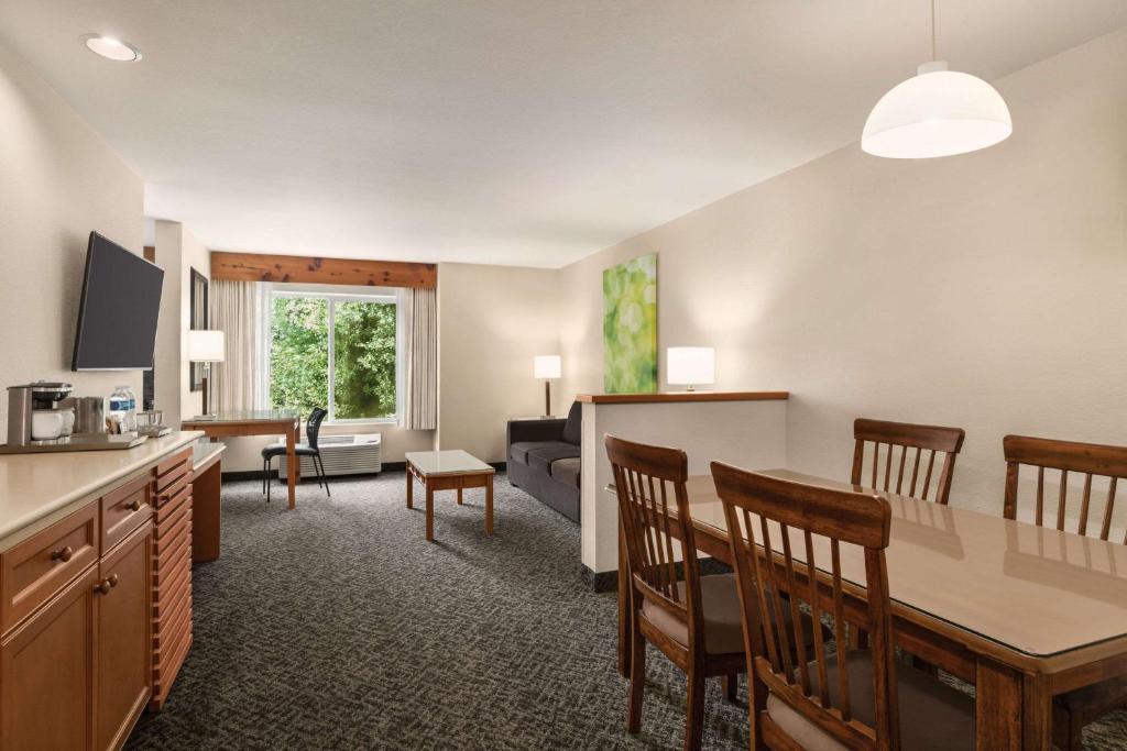 Radisson Hotel Portland Airport, Portland (updated prices 2025)