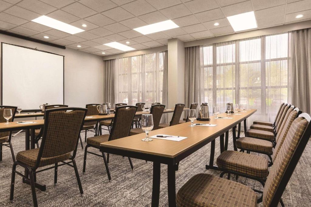 Radisson Hotel Seattle Airport, SeaTac (updated prices 2025)