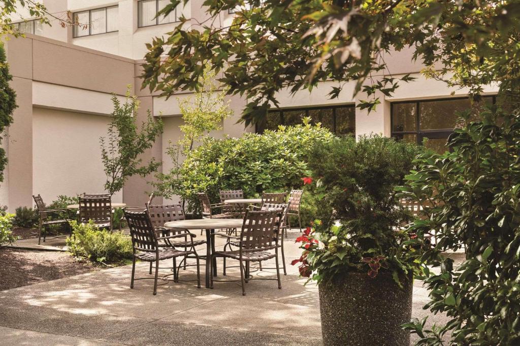 Radisson Hotel Seattle Airport, SeaTac (updated prices 2025)