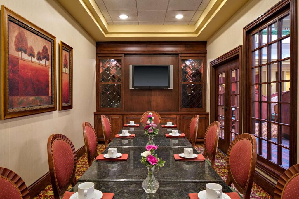 Radisson Hotel Cedar Rapids, Cedar Rapids (updated prices 2025)