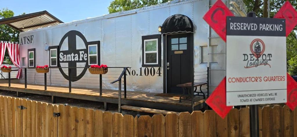 Historic Stay in Santa Fe Railcar - Depot Lodging, Brownwood (updated ...