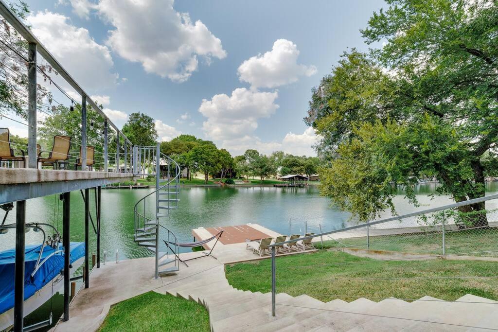 Waterfront home on Lake Dunlap, New Braunfels (updated prices 2025)