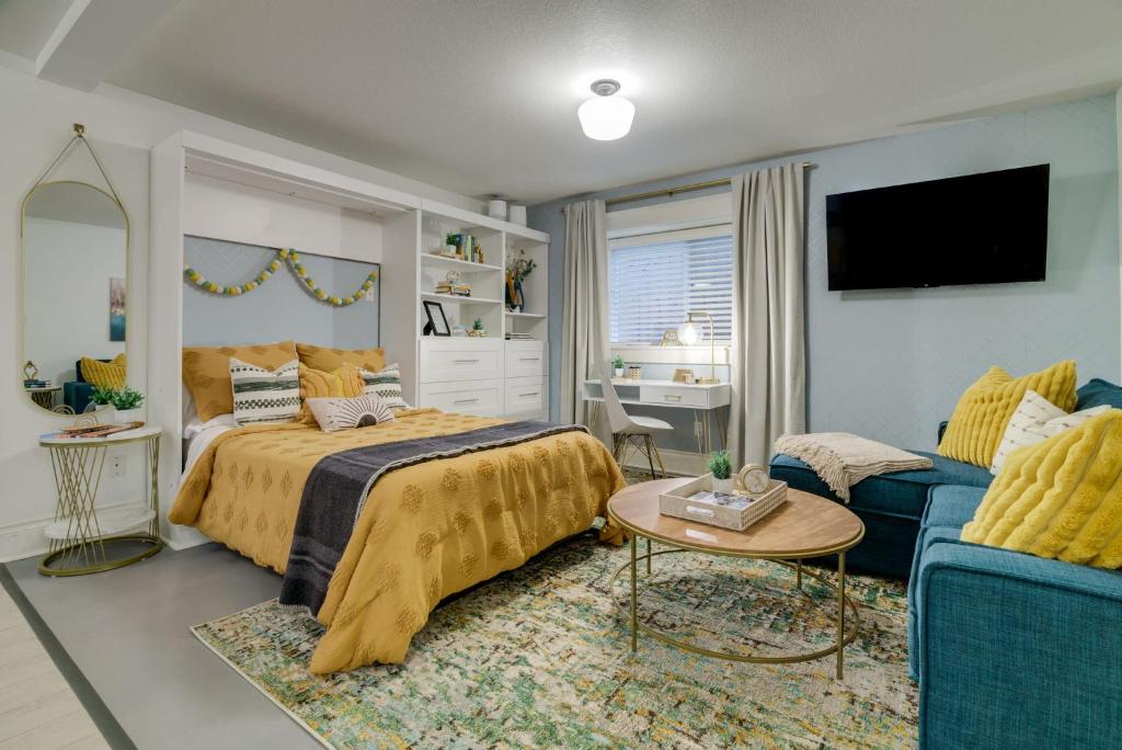 Dec Deals! Bright & Cozy Modern Studio, Fast WiFi, Quiet, Walkable to ...