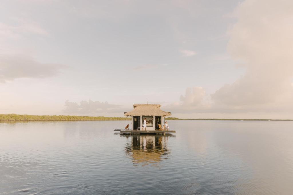 Premium Floating Bungalow by Stay Ombi, Key Largo (updated prices 2026)