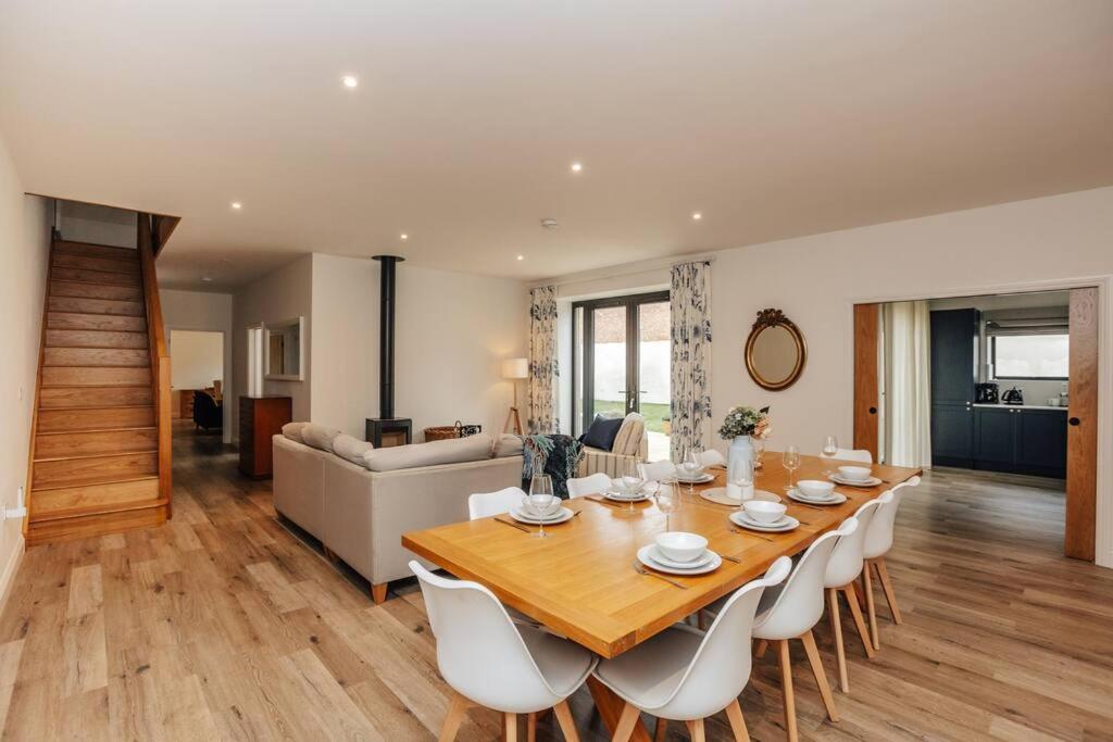 Home Farm Barn, Nuneham Courtenay (updated prices 2025)