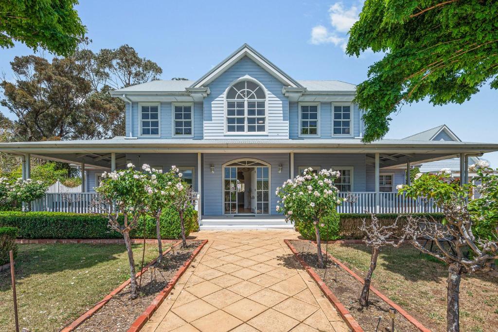 Chateau On Vines - Aldinga - C21 SouthCoast Holidays, Aldinga (updated ...
