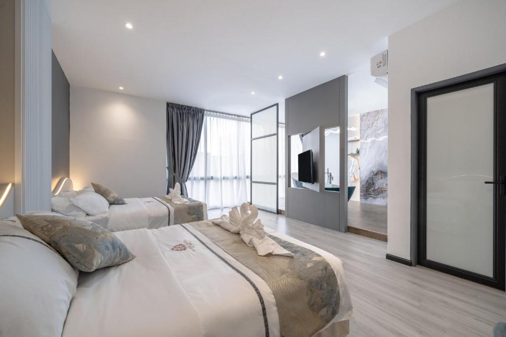 Saturn Hotel, George Town (updated prices 2026)