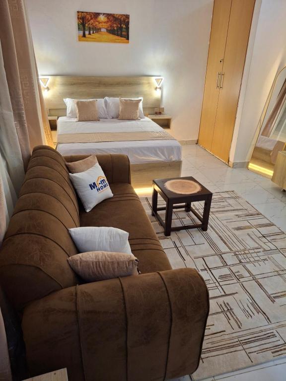 Golden hut studio, Mto Panga (updated prices 2025)