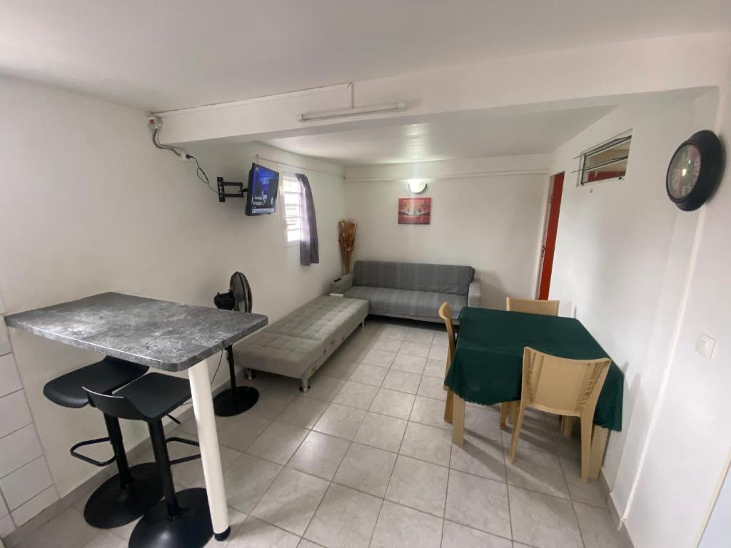 Logement de 40m2 avec terrasse, moderne et équipé, Petit-Canal (updated ...