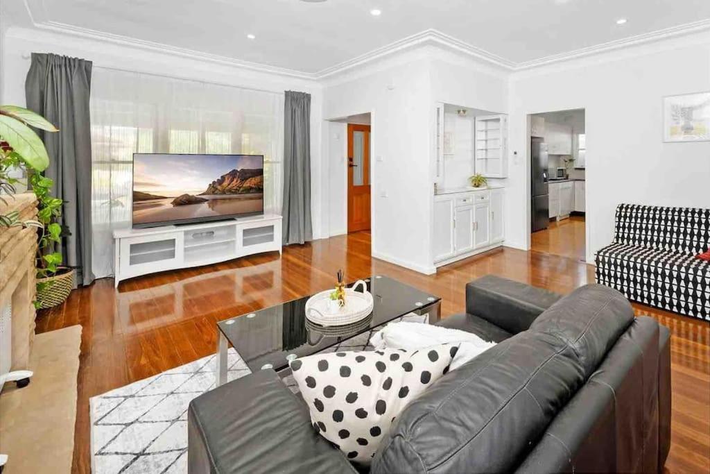 3-Bedroom House near Train Station with Netflix, Revesby (updated ...