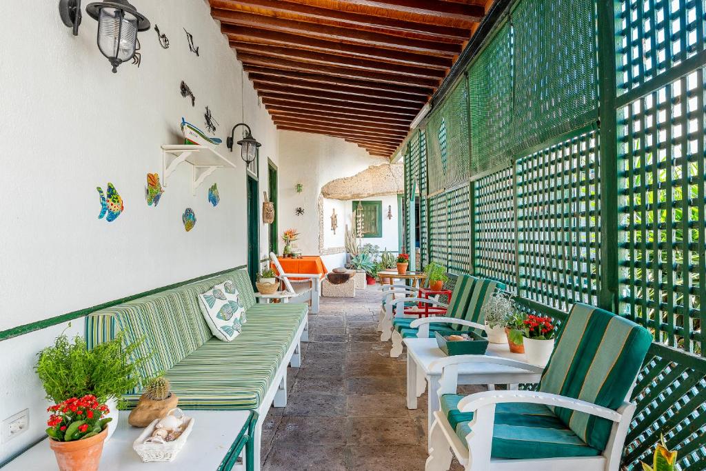 Traditional Canary house next to the beach, Porís de Abona (precios ...