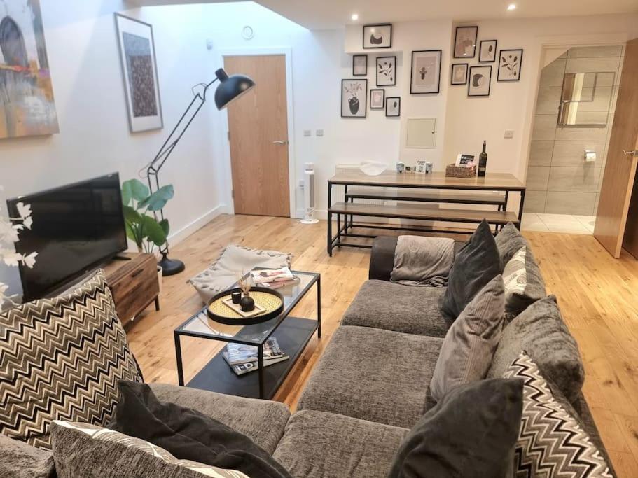 Large Duplex Flat at London Bridge, London (updated prices 2026)