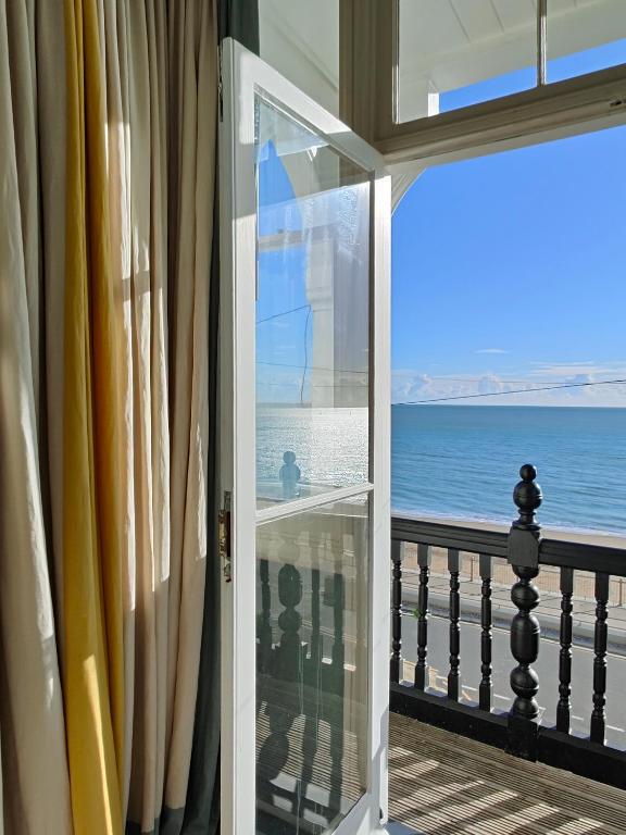 Seaside Beach House and Smugglers Caves, Kent (updated prices 2026)