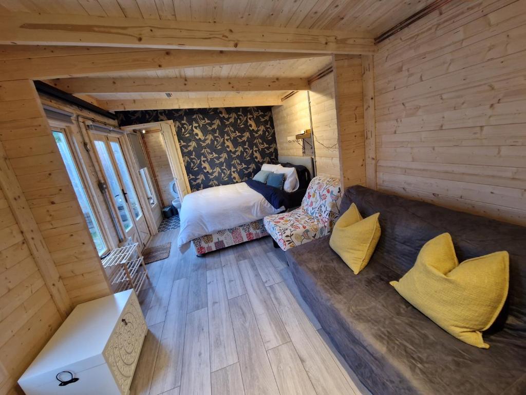 Super cosy, self-contained cabin private Ensuite, Cardiff (updated ...