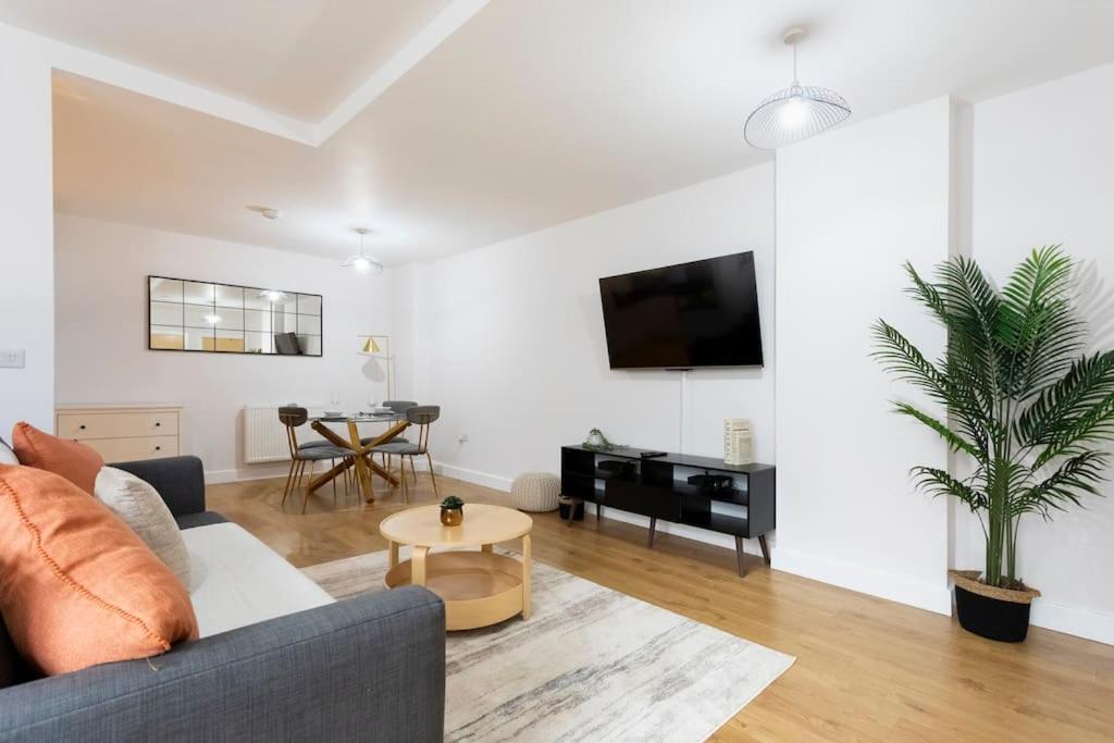 The Albany, Redhill, Redhill (updated prices 2025)