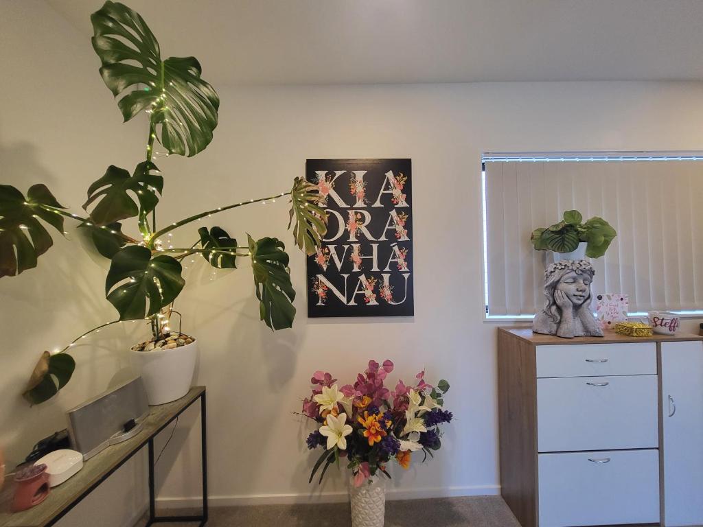 Bright & Spacious Budget Friendly Rooms in West Auckland Perfect for ...