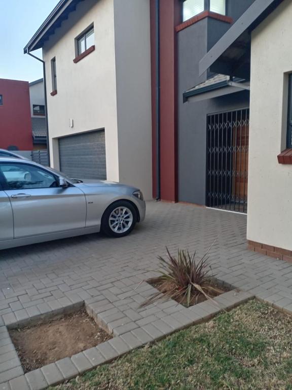 Luxury Escape OR Tambo International, Kempton Park (updated prices 2025)