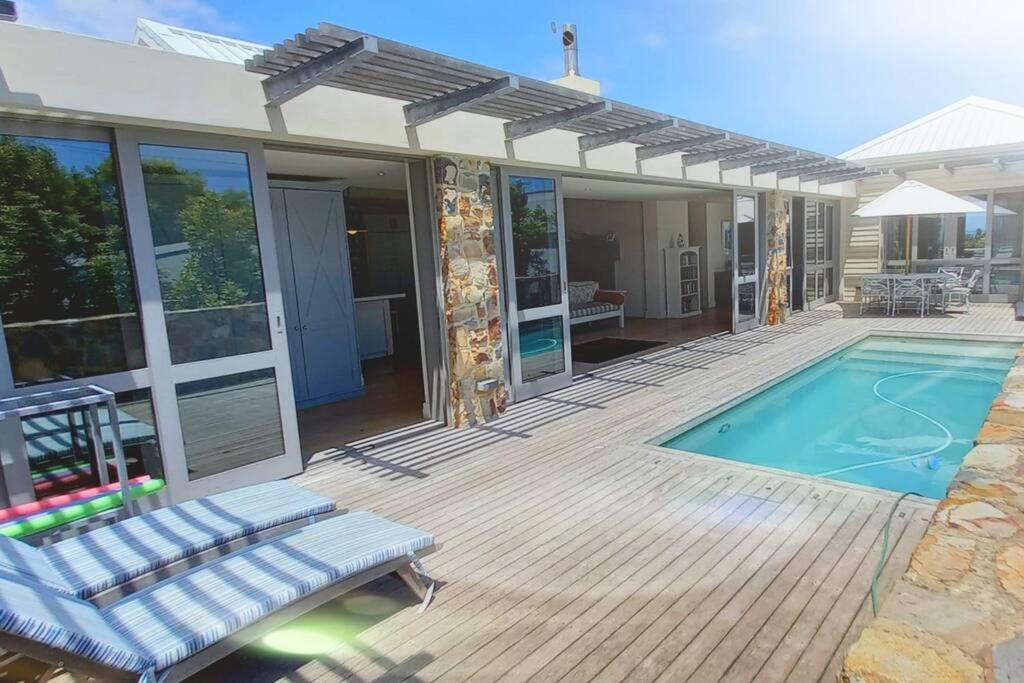Knight's House 6 sleeper, Hermanus (updated prices 2026)