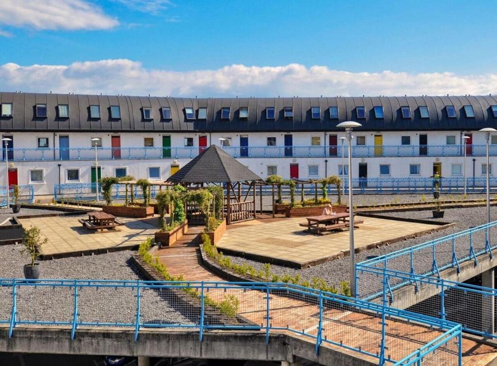 Private Double Bedroom in front of the Galway Port - Guest House ...