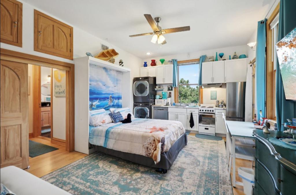 The Starlight Tower Ocean Breeze Suite apartment hotel, Fort Atkinson ...