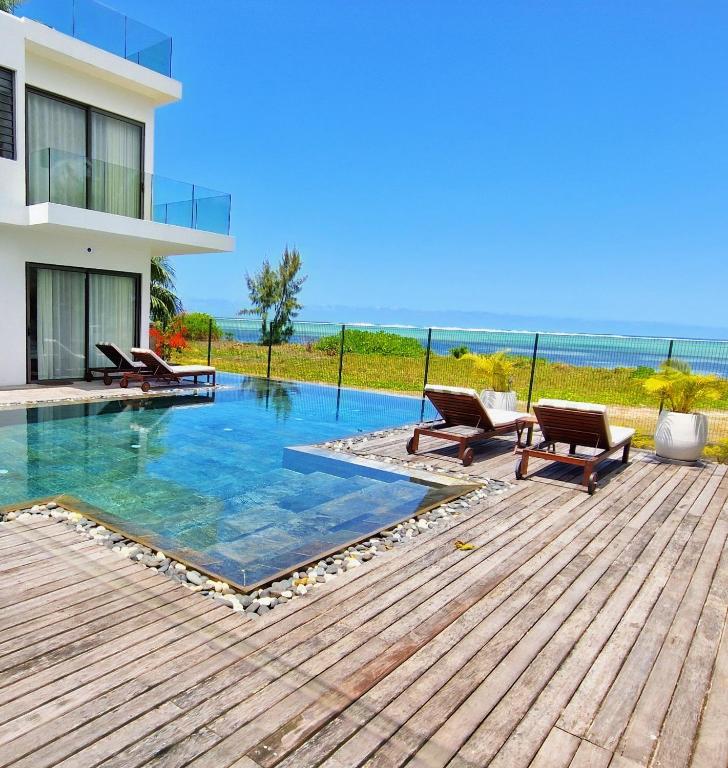 Stunning Beachfront Villa for a Perfect Getaway, Riambel (updated ...