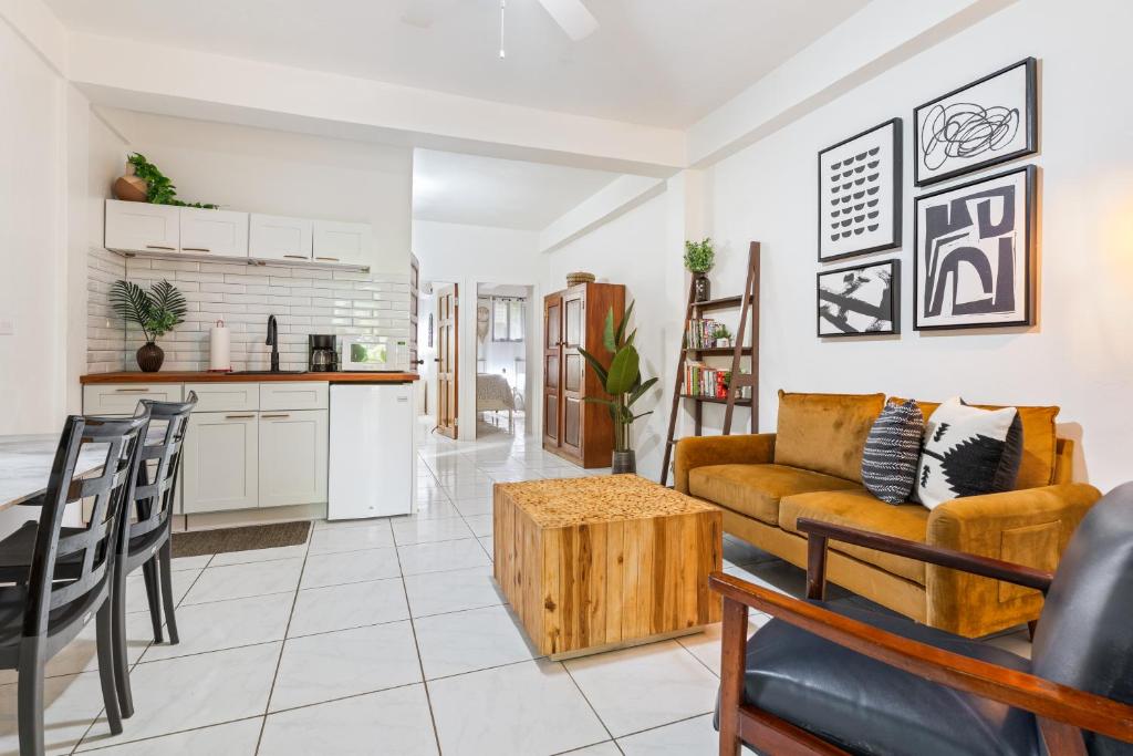 Coconut Row Boutique Hotel, Hopkins (updated prices 2025)