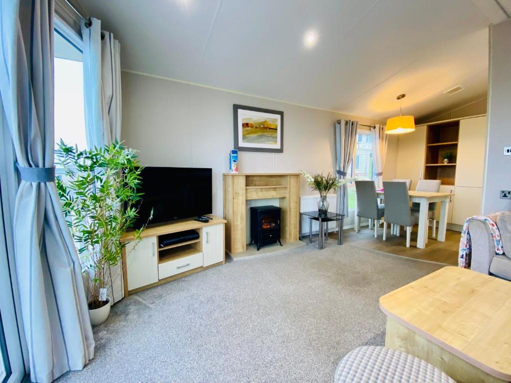 KEATS CHERRY - Cosy Caravan Retreat at Sandy Bay, Exmouth (updated ...