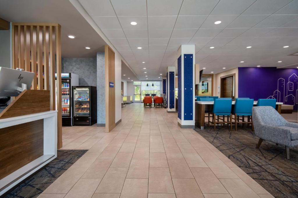 Holiday Inn Express & Suites Muskegon - Grand Haven by IHG, Muskegon ...