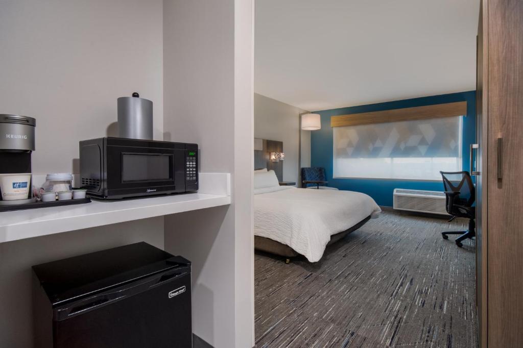 Holiday Inn Express & Suites Muskegon - Grand Haven by IHG, Muskegon ...