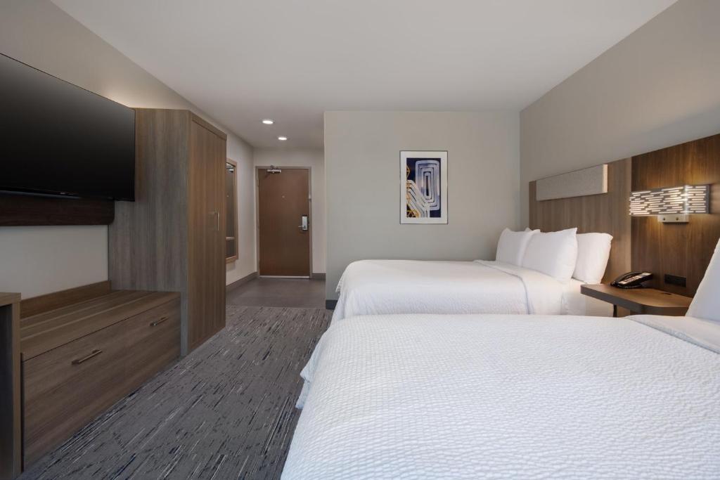 Holiday Inn Express & Suites Muskegon - Grand Haven by IHG, Muskegon ...