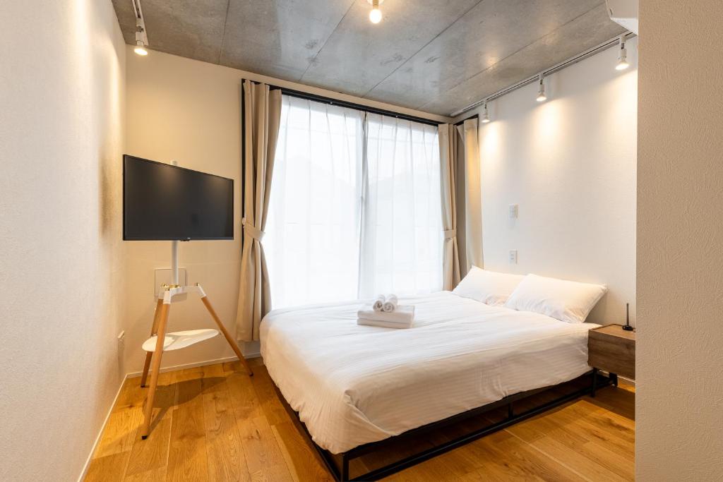 trias 302, Tokyo (updated prices 2026)