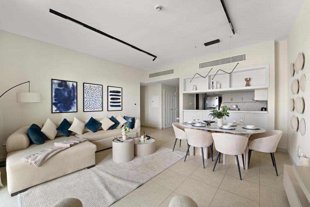 Stunning 2-Bedroom Apartment Travo, Dubai (updated prices 2025)