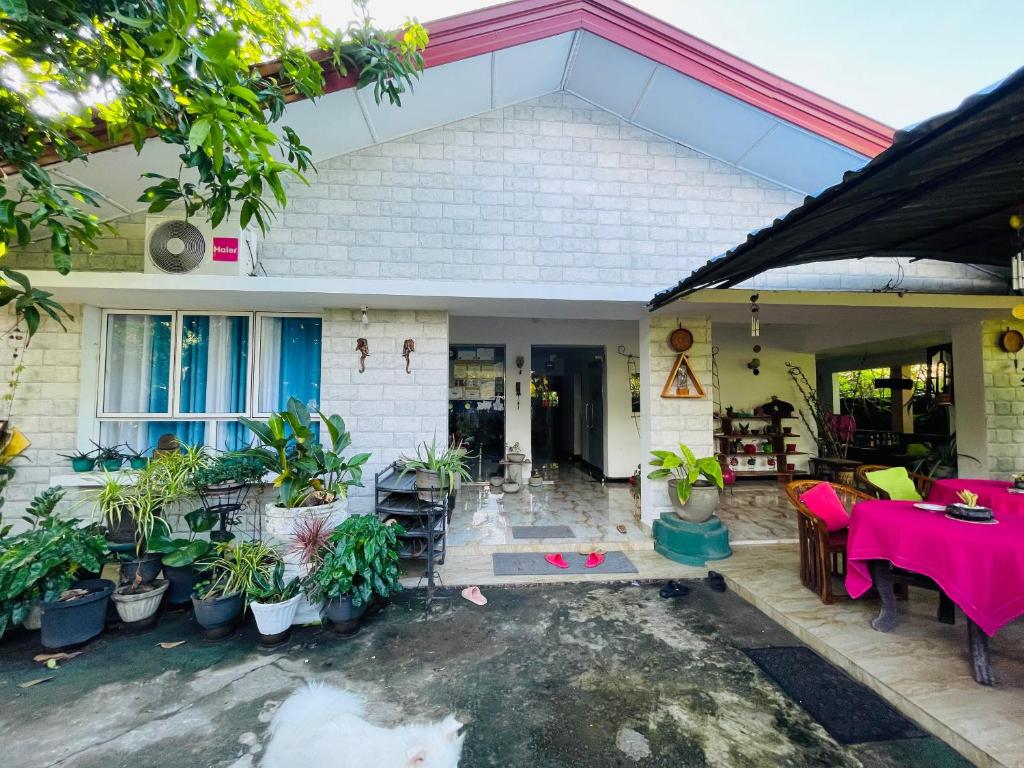Rock Cascade Tourist Home & Cookery School, Polonnaruwa (updated prices ...