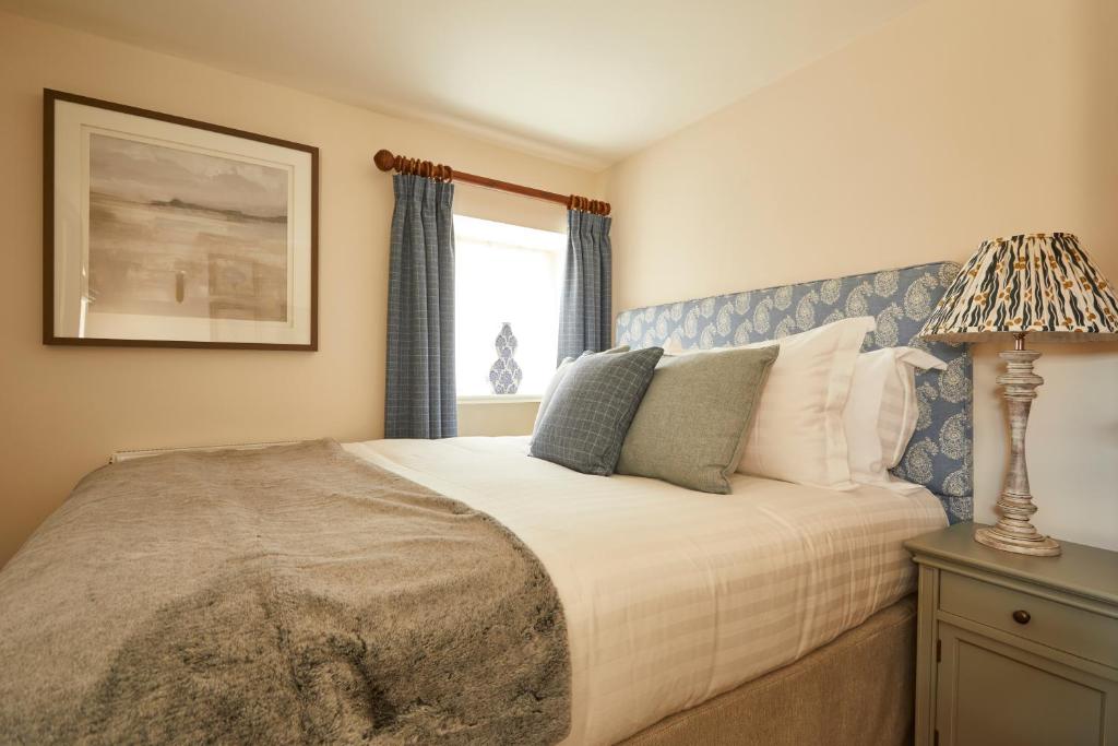 The Duncombe Arms, Ellastone (updated prices 2025)