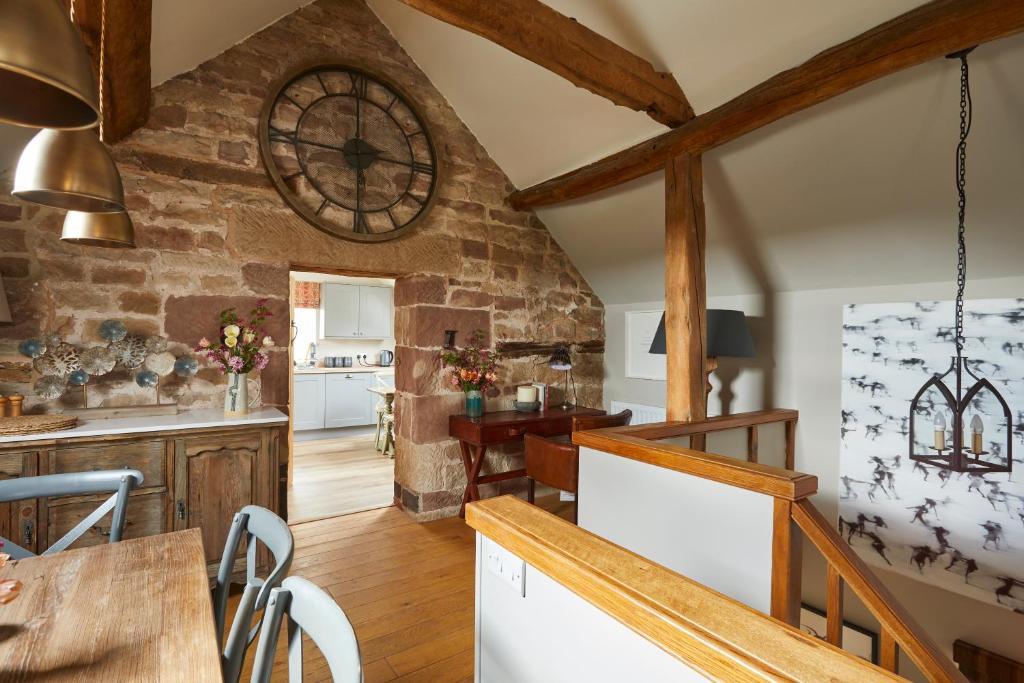 The Duncombe Arms, Ellastone (updated prices 2025)