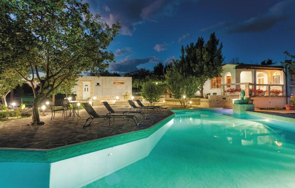 Holiday house Ma & Ma with pool, parking, high speed Internet, BBQ ...