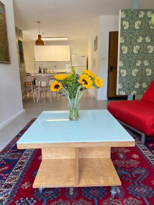 Beautiful, Central Emek Refaim Home, Yerushalayim (updated prices 2025)