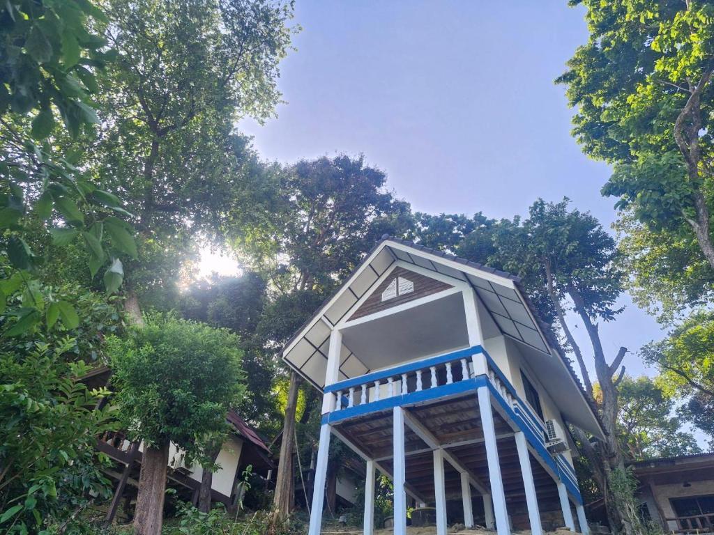 Sea view clif cabin kantiang bay, Ko Bu Bu (updated prices 2025)