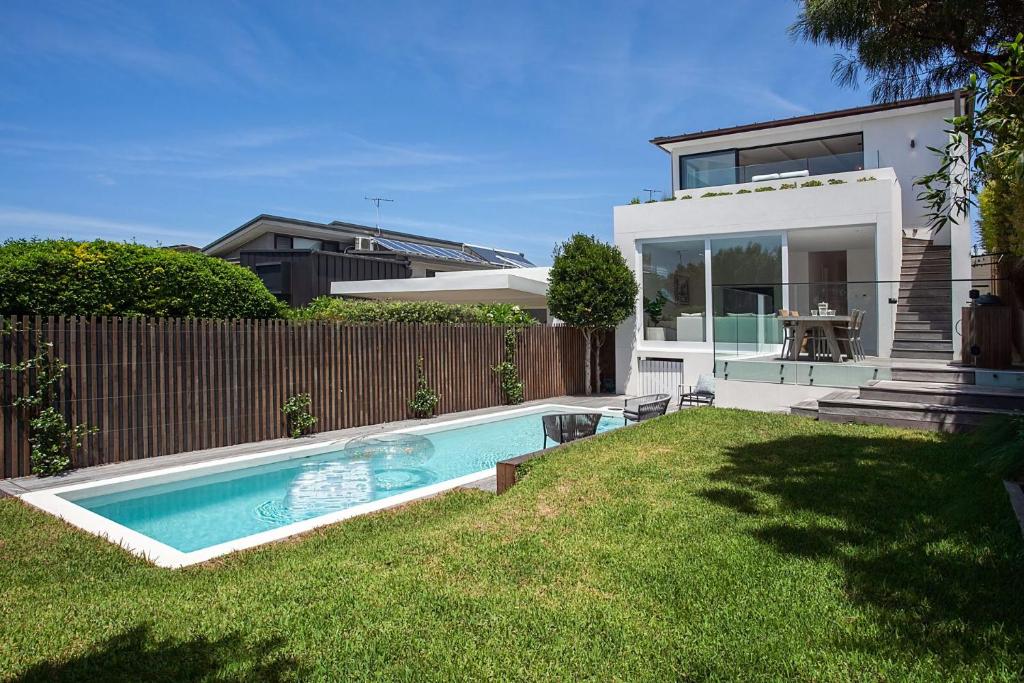 Clovelly Poolside IH, Sydney (updated prices 2025)