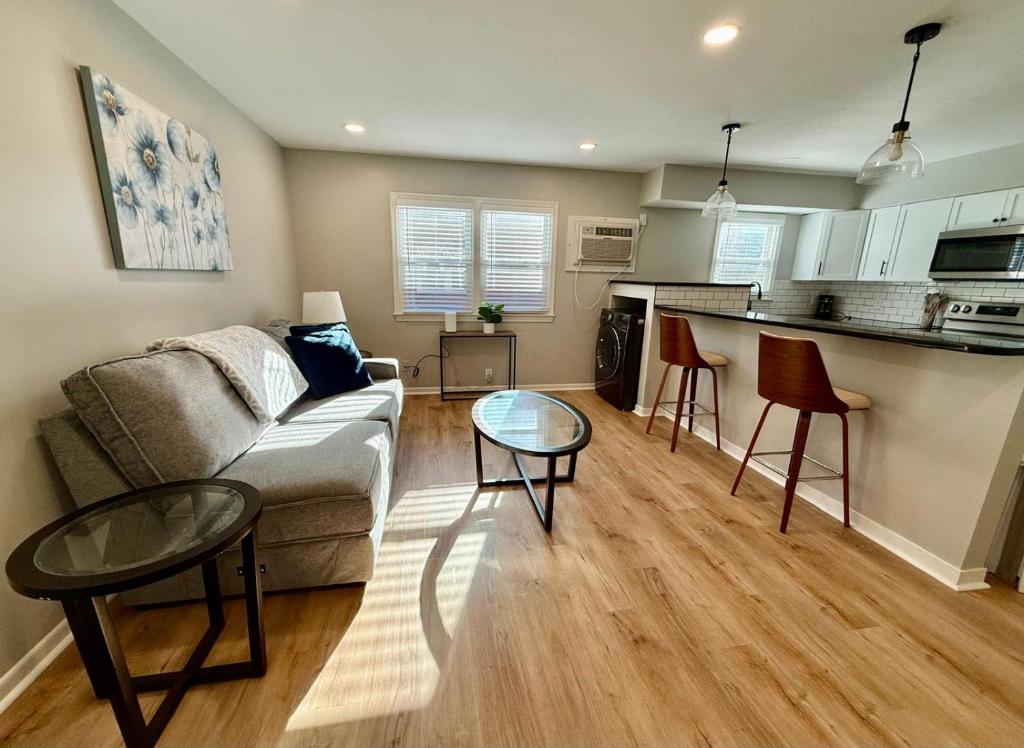 Joslyn 1- Newly Refinished 1 Bdrm, Omaha (updated prices 2026)