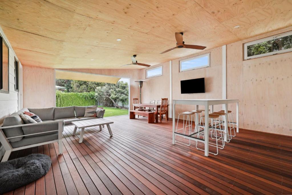 Hazel House, 2 Hazel St, Goolwa Beach, Goolwa South (updated prices 2026)