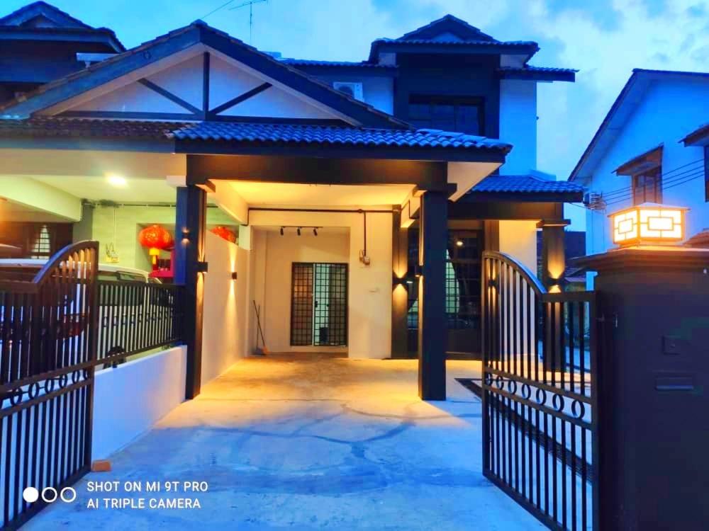 55 Homestay Bakri Muar Lovely House 12 pax, Kampong Parit Ulu (updated ...